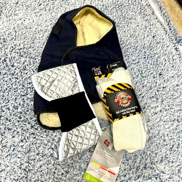 justin workboots | Underwear & Socks | Nwt Bundle Of Mens Winter Hat ...